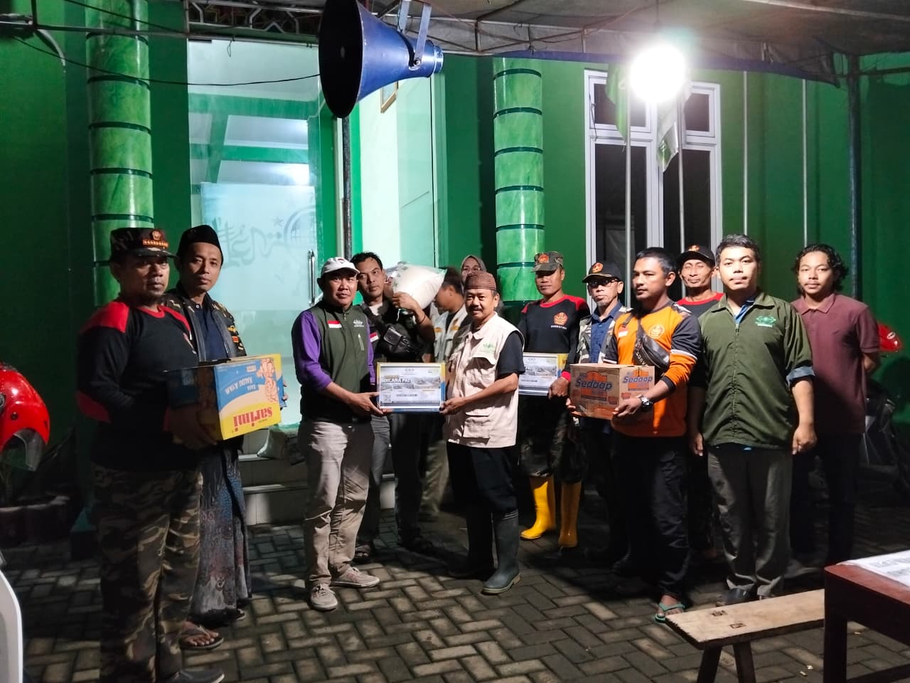 Wujud Kepedulian, Artha Bahana Syariah Salurkan Bantuan Logistik Banjir ...